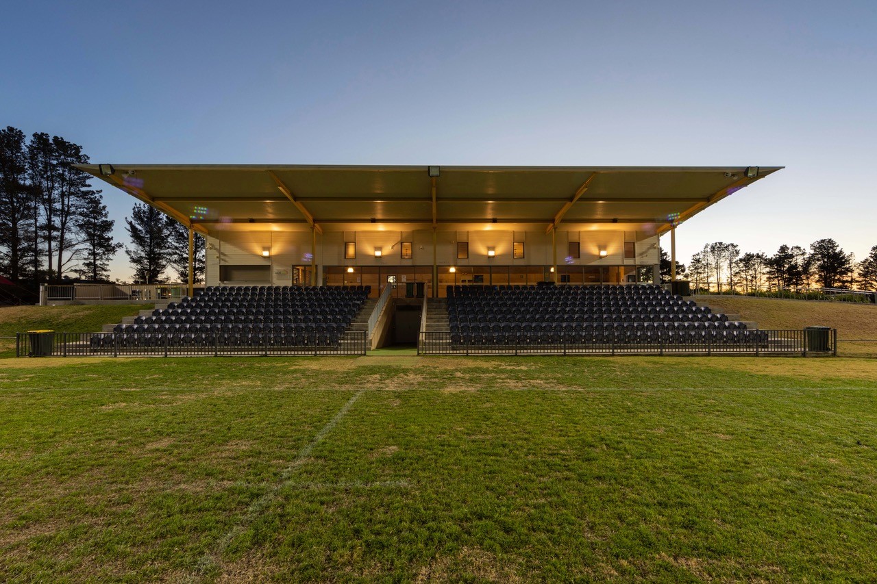 UNE BELLEVUE OVAL GRANDSTAND