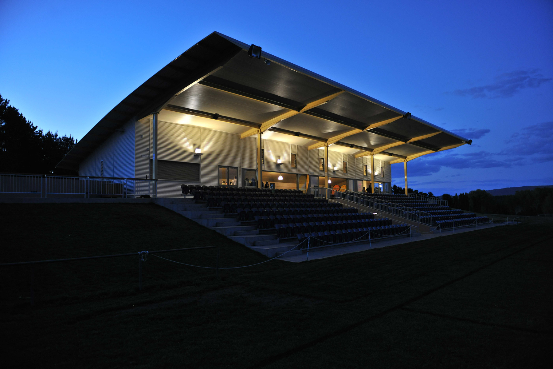 UNE BELLEVUE OVAL GRANDSTAND