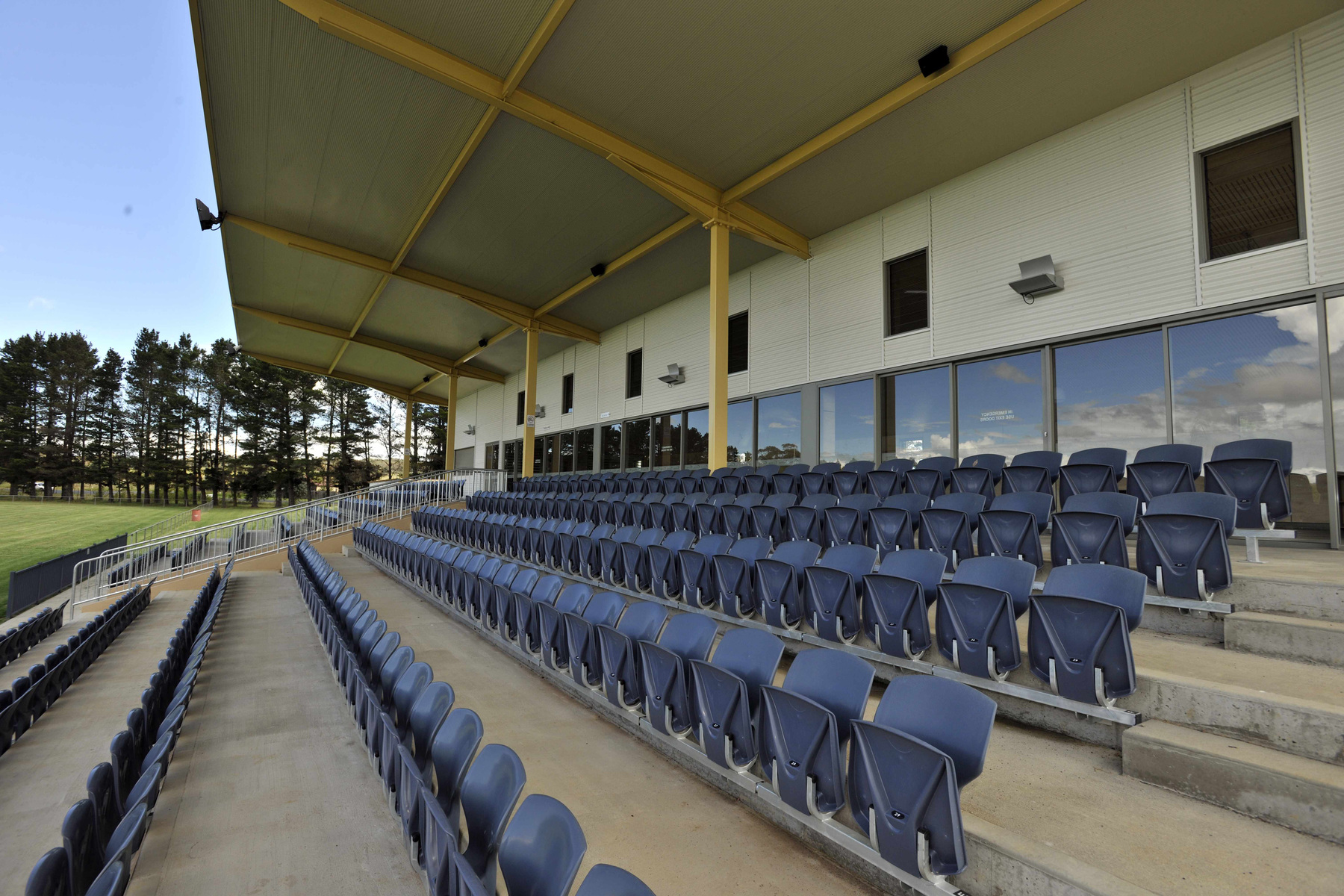 UNE BELLEVUE OVAL GRANDSTAND